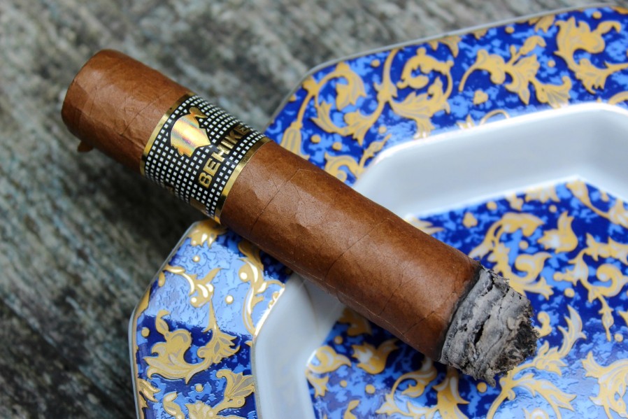 Cohiba Behike 56, el más grande de la línea – Blog de Puros, Cigarros y ...