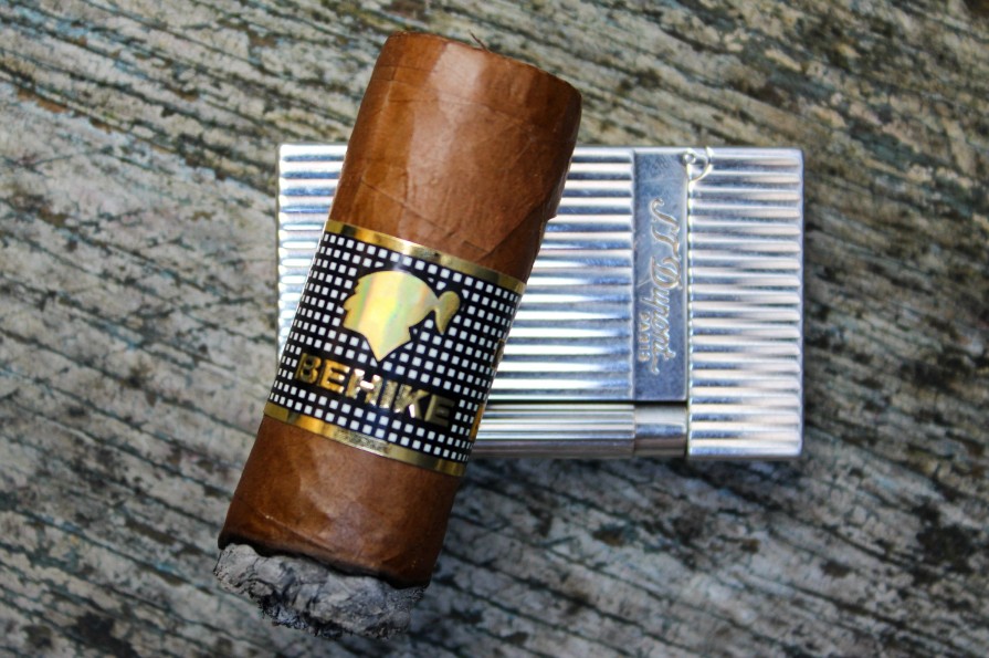 Cohiba Behike 56, el más grande de la línea – Blog de Puros, Cigarros y ...